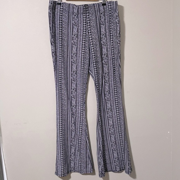No Boundaries | Pants & Jumpsuits | Sz Xl No Boundaries Black And White ...